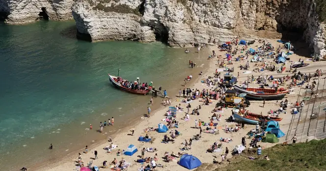 UK Weather Forecast Predicts 25C Heat Wave with Hottest Regions ...